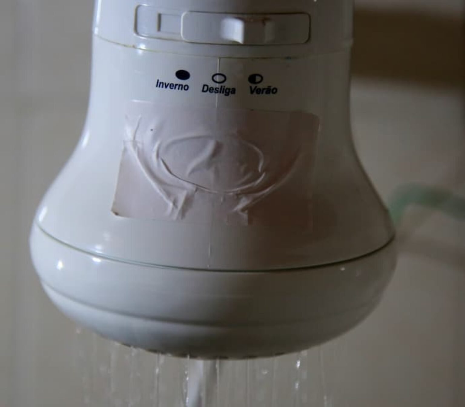 Melhores Chuveiros Elétricos de 2026: 220v, 110v, Custo-Benefício e ...